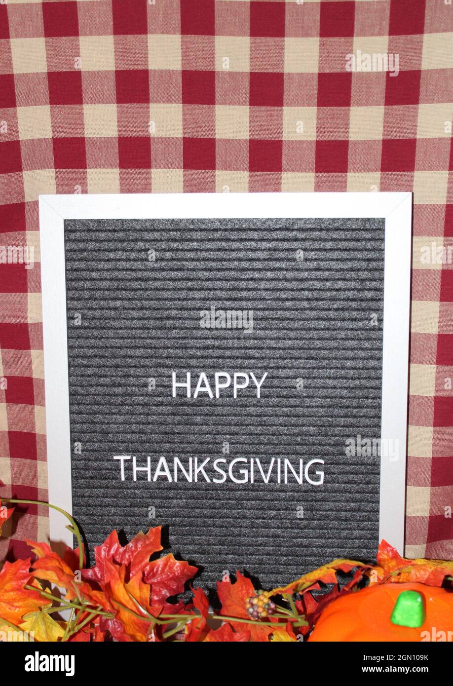 Happy Thanksgiving plaid background Stock Photo - Alamy
