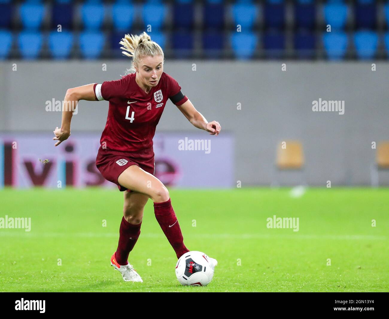 Leah williamson england captain hi-res stock photography and images - Alamy
