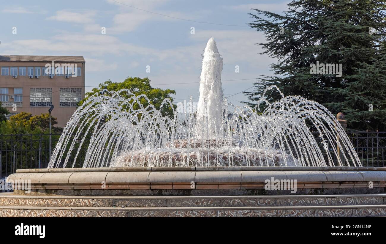 Round Water Fountain High Resolution Stock Photography and Images - Alamy