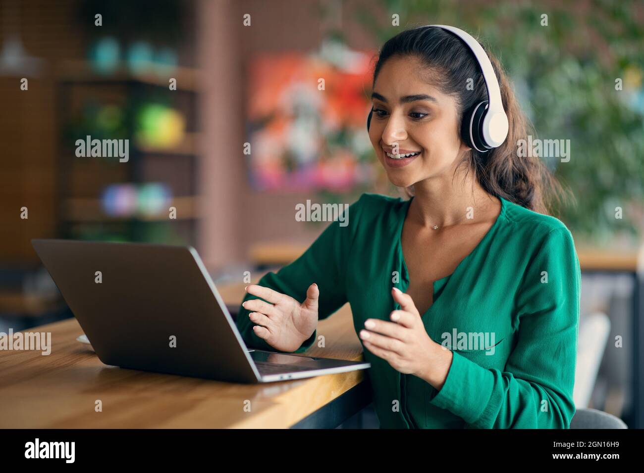 Indian happy middle class hi-res stock photography and images - Alamy
