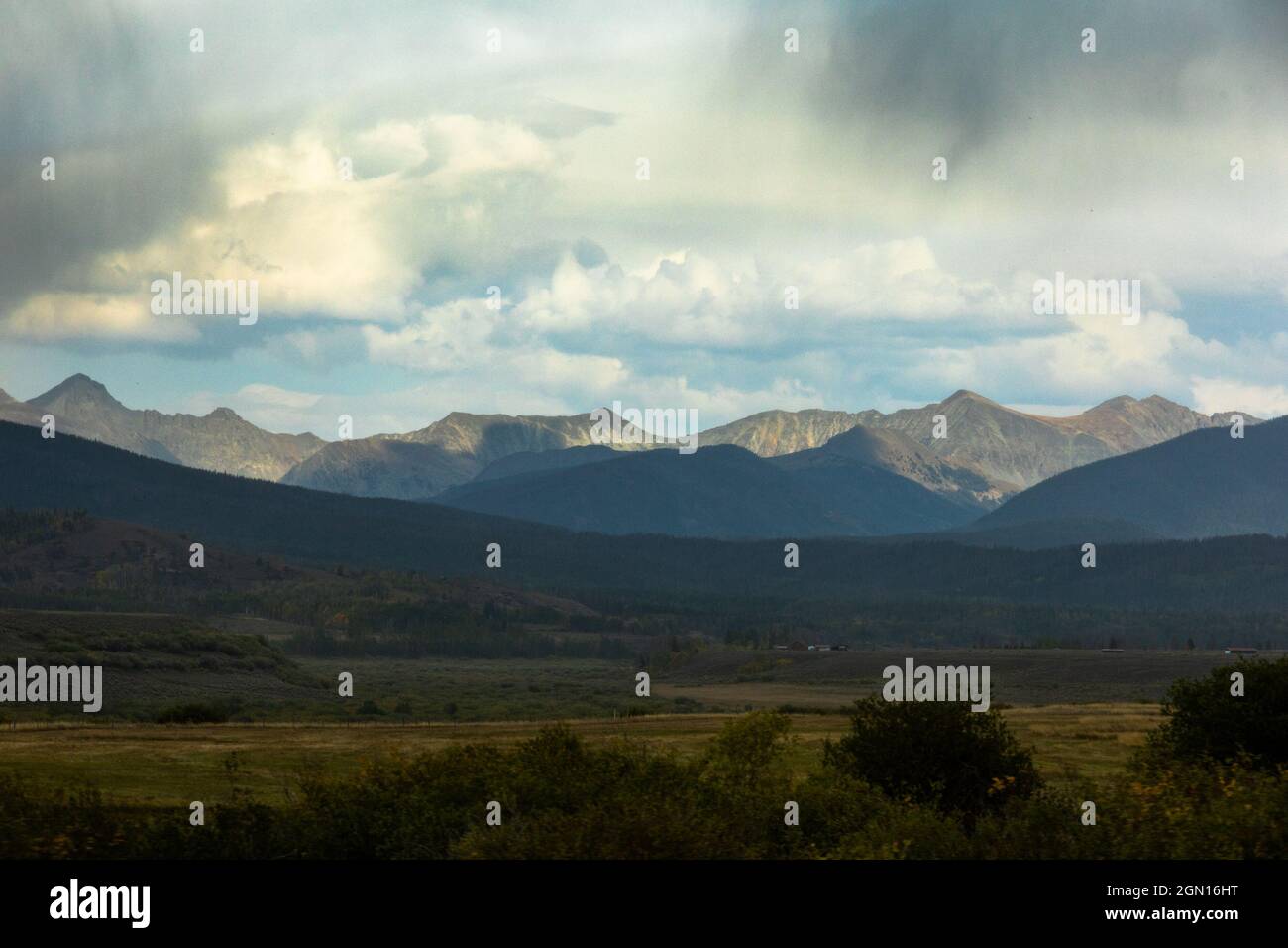 Shoulder range hi-res stock photography and images - Alamy