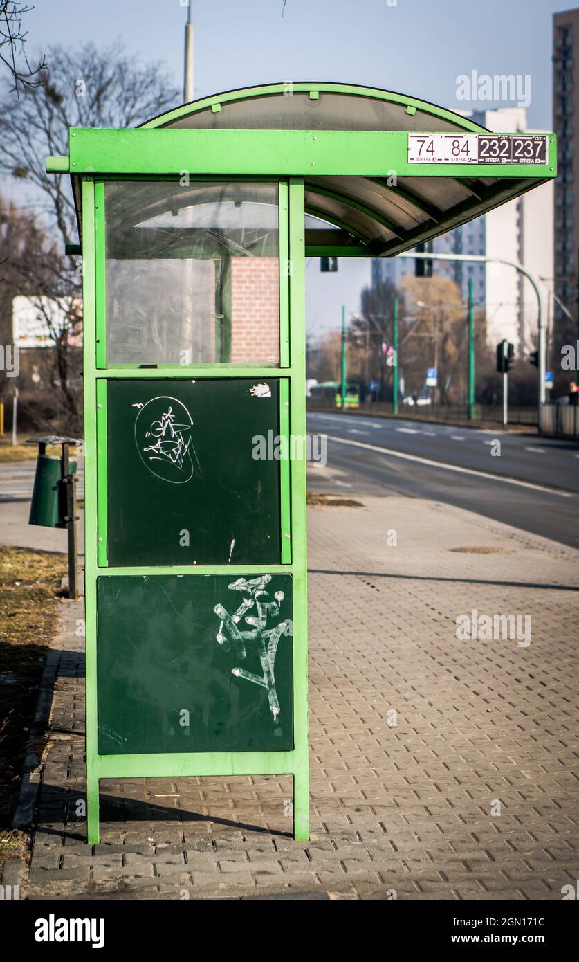 Bus stop waiting shed hi-res stock photography and images - Alamy