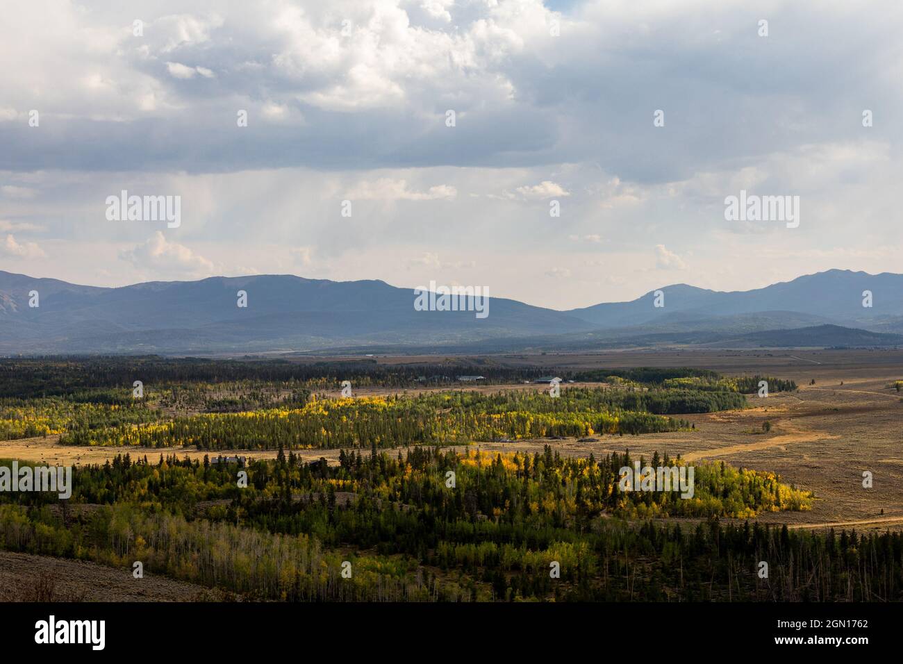 Medium mountain range hi-res stock photography and images - Alamy