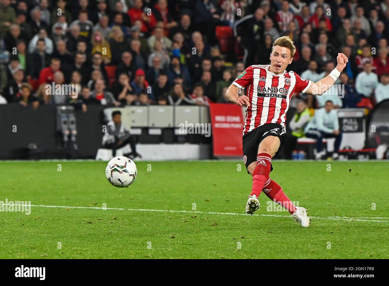 Luke Freeman #15 of Sheffield United shoots on goal Stock Photo - Alamy