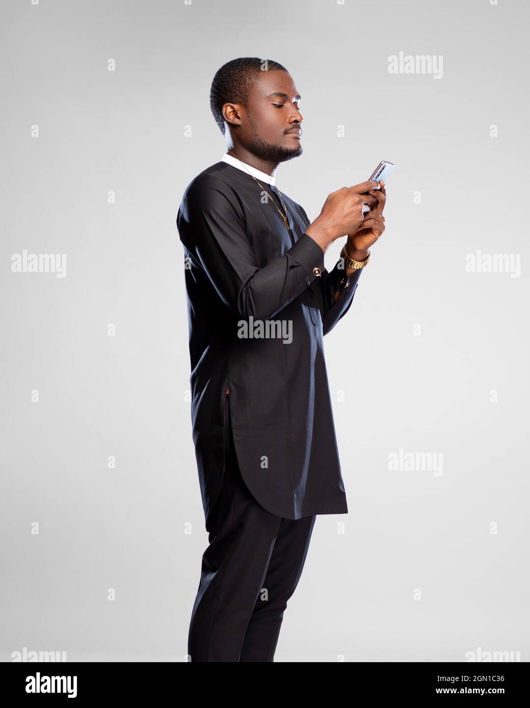 Young black guy straight face hi-res stock photography and images - Alamy