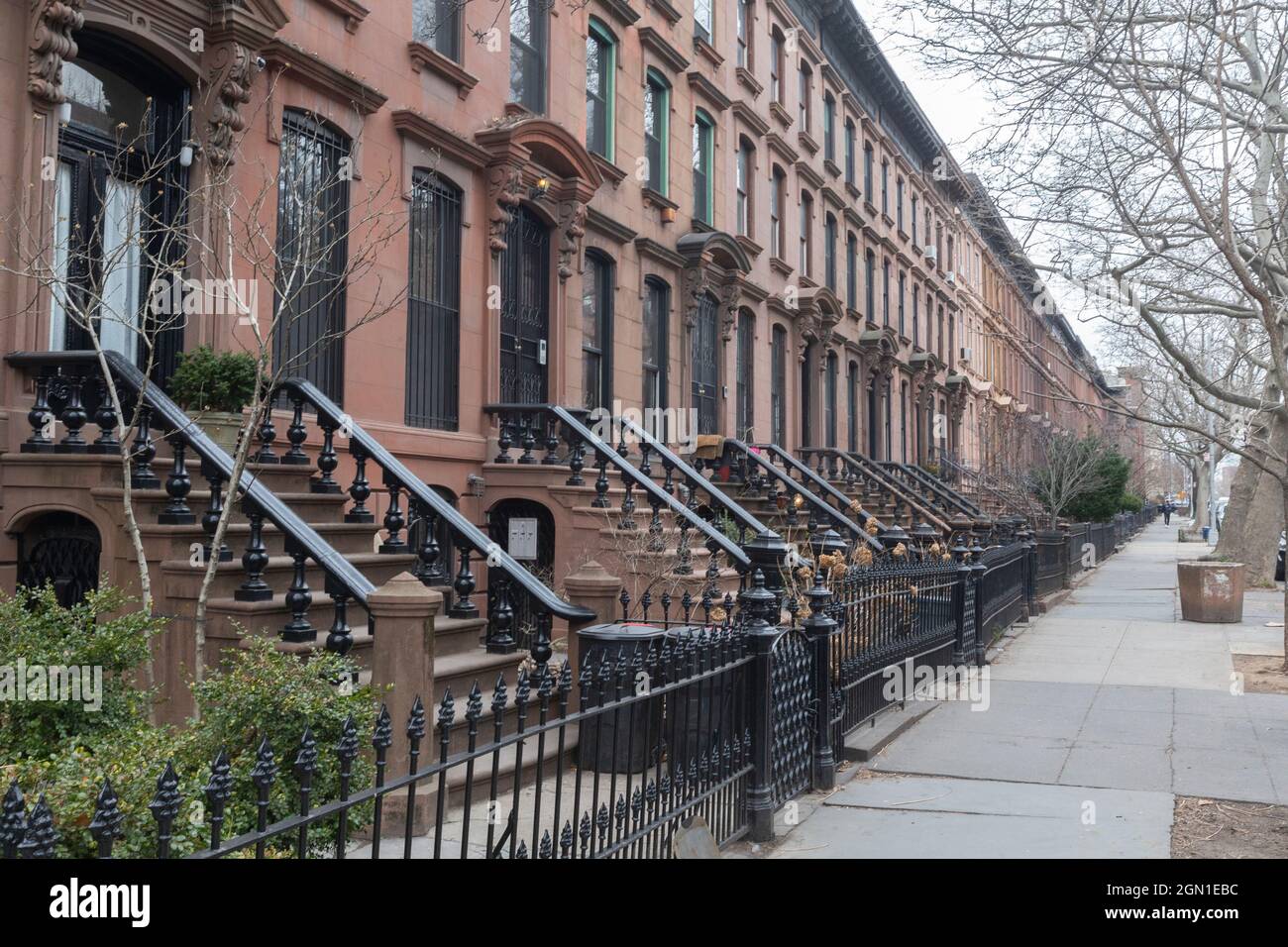 Brownstone houses hi-res stock photography and images - Alamy