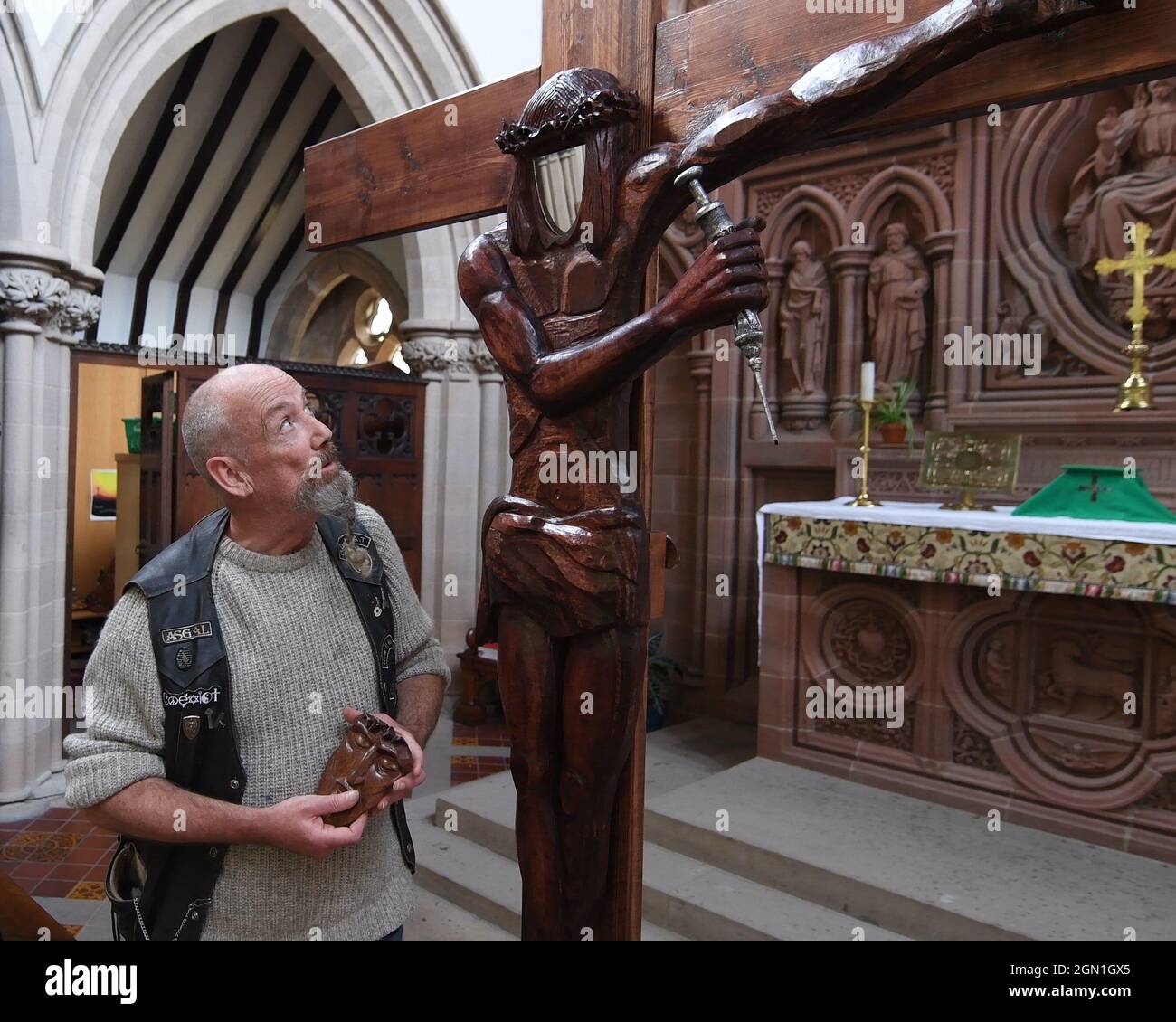 Dumbarton, Scotland, UK. 21st Sep, 2021. PICTURED: Artist, John ...