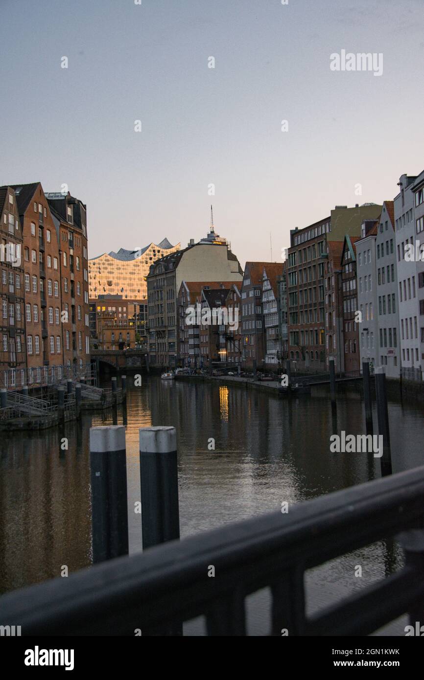 Beautiful view of Nikolaifleet canal in the Altstadt of Hamburg ...