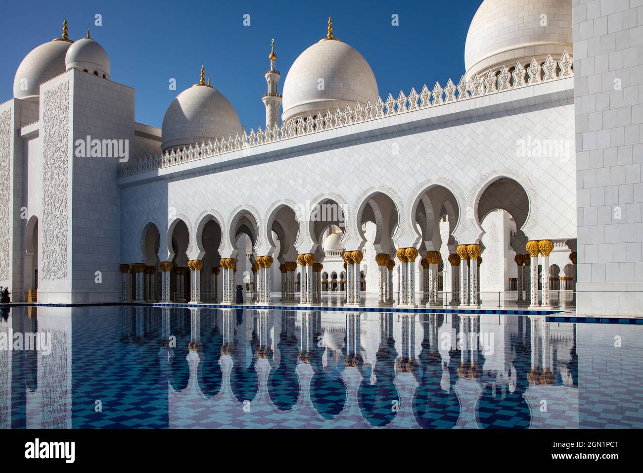 Reflection of the Sheikh Zayed Grand Mosque (Sheikh Zayed Bin Sultan Al ...