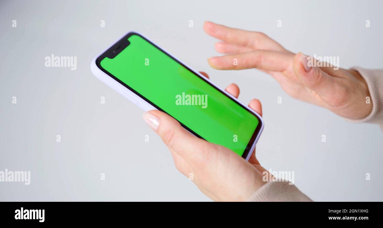 A smartphone with a green screen Stock Photo - Alamy