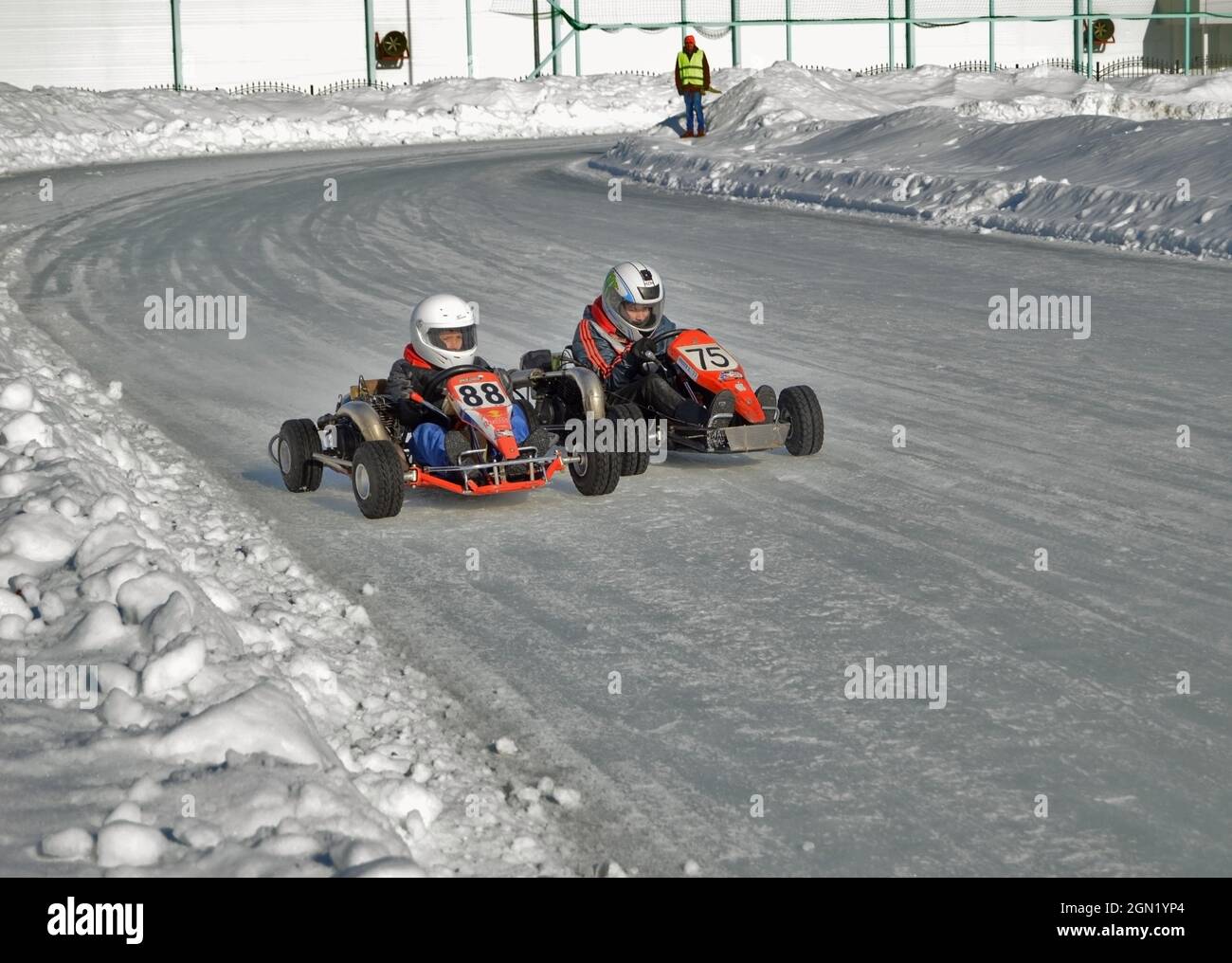 Kids go kart racing hi-res stock photography and images - Alamy