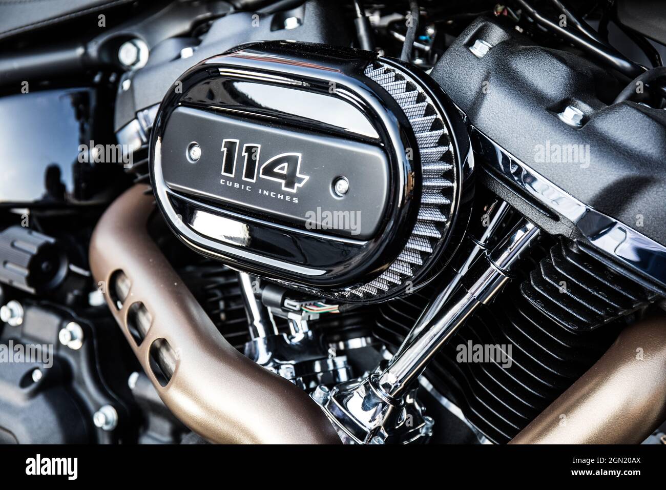 Car manufacturing engine hi-res stock photography and images - Alamy