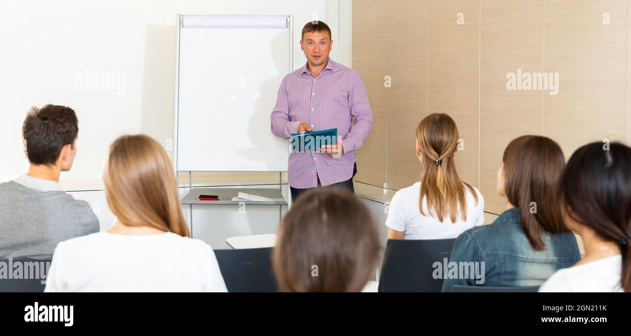 Business coach communicating with auditorium Stock Photo - Alamy