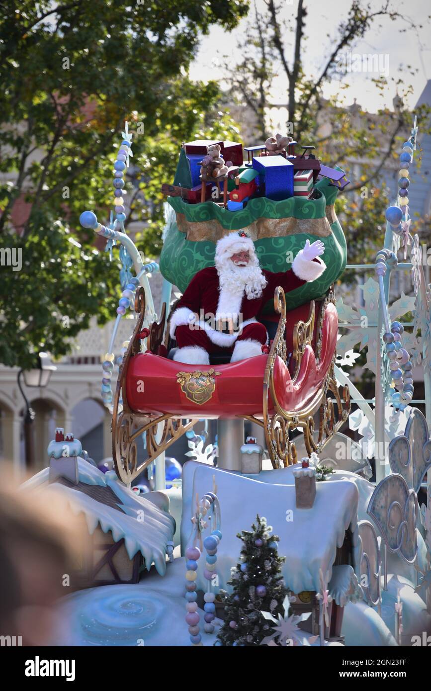 Santa on his sleigh hi-res stock photography and images - Alamy