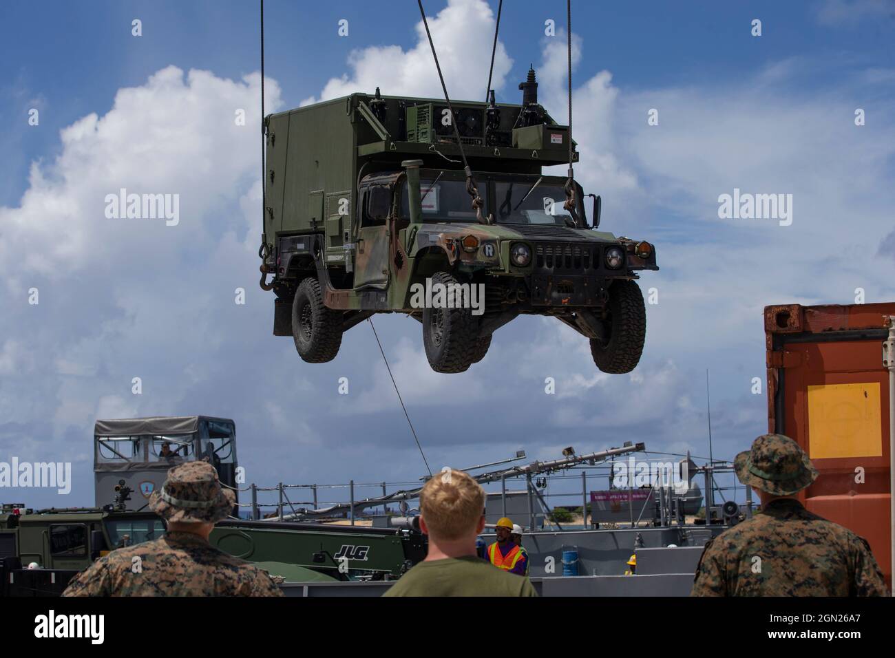 Crane operations hi-res stock photography and images - Alamy