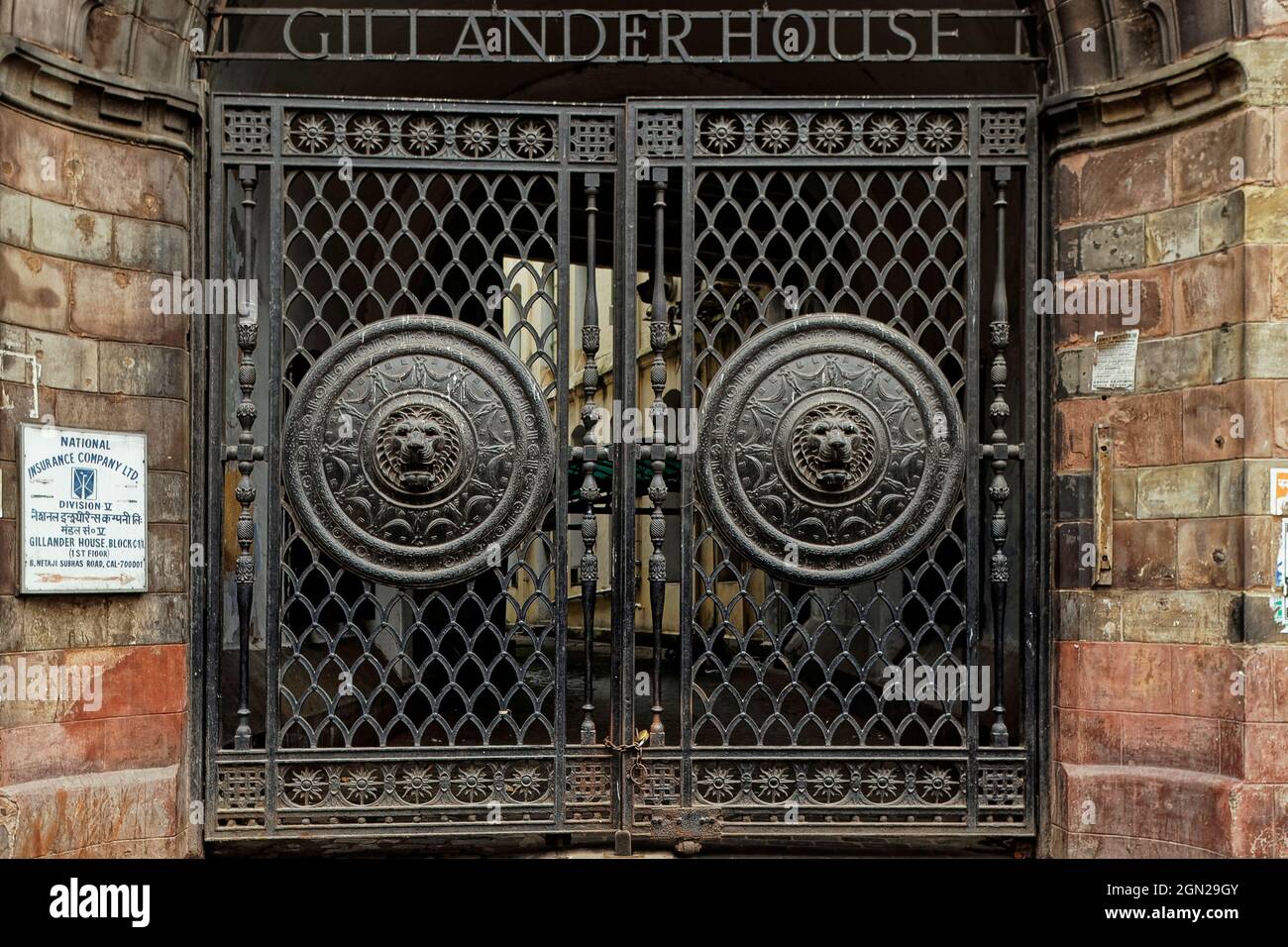 Black metal gate hi-res stock photography and images - Alamy