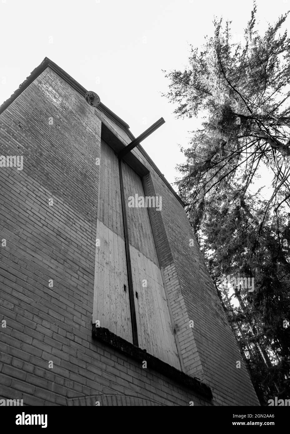 Abandoned military torpedo x-ray building in Fort Townsend State Park ...
