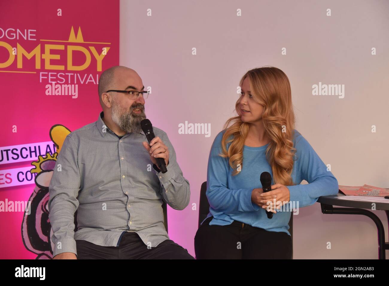 Improvisational theatre hi-res stock photography and images - Alamy