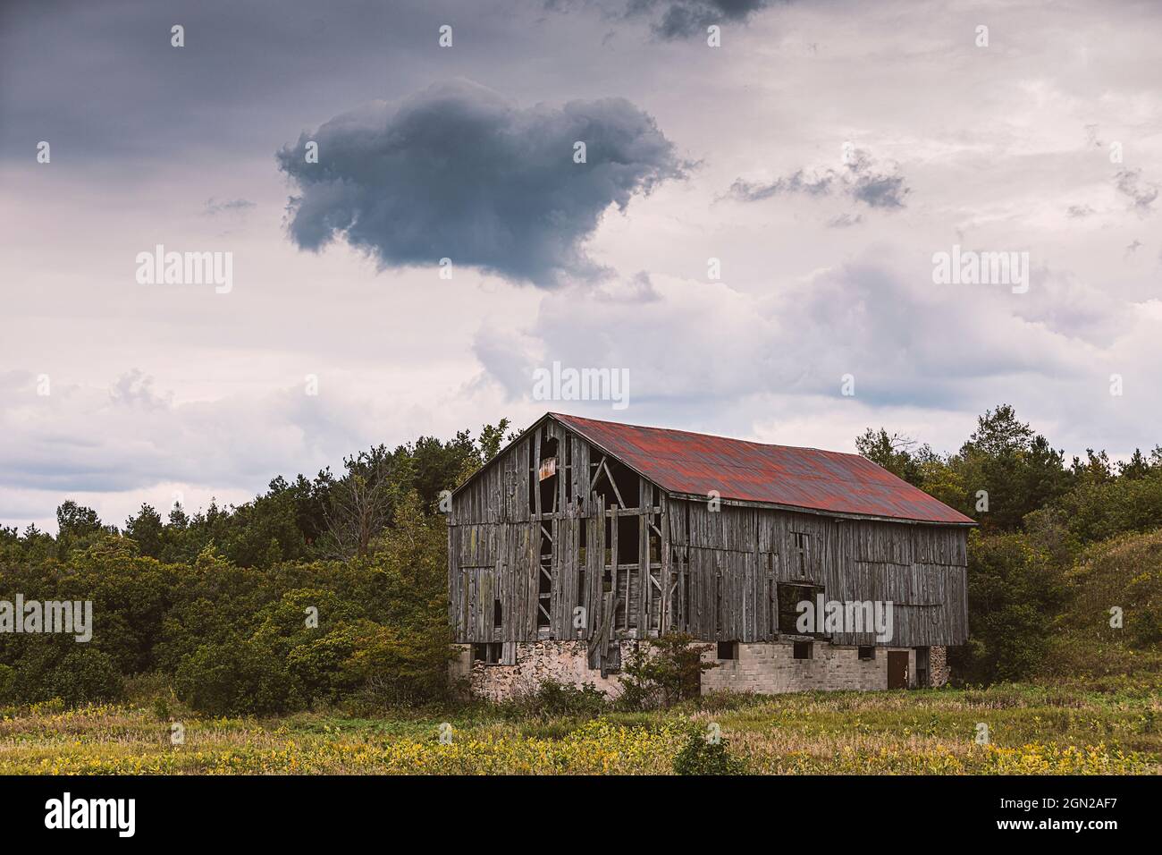 Lone barn hi-res stock photography and images - Alamy