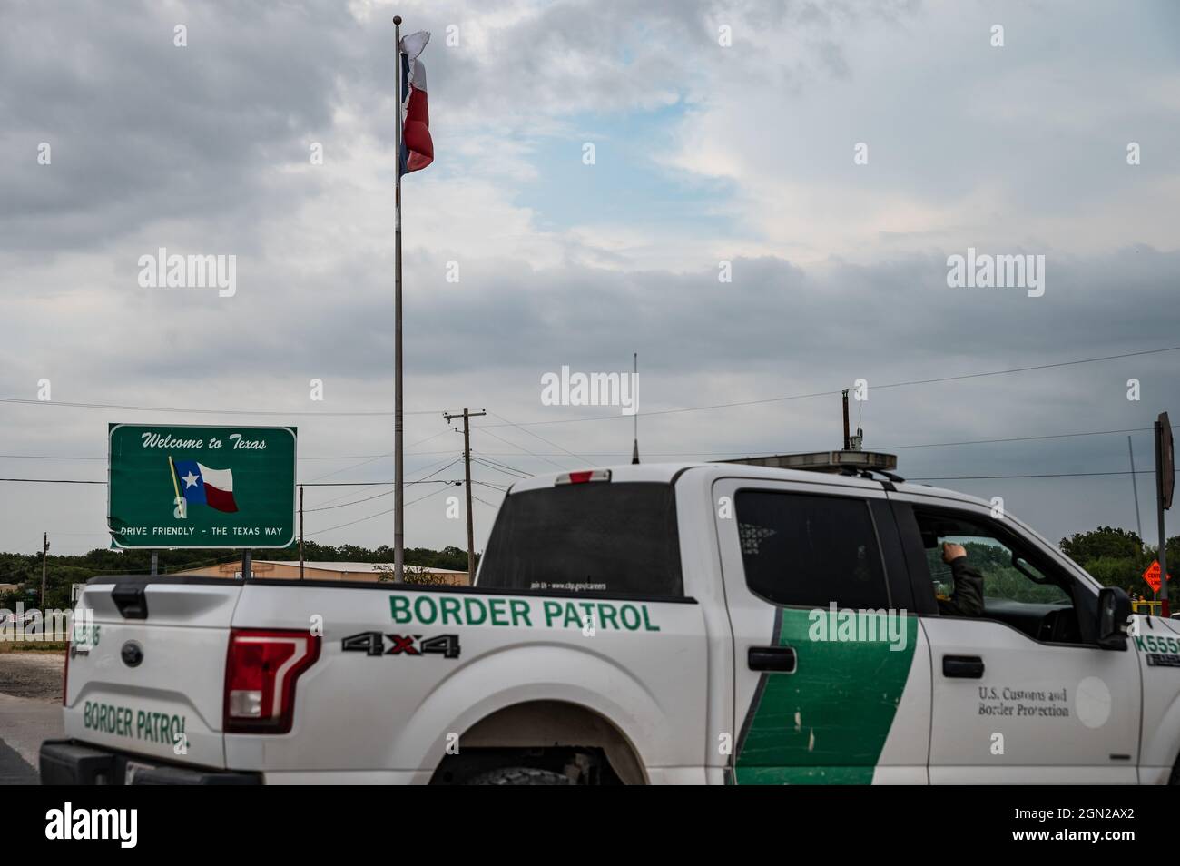 Del Rio, Texas, USA. 21st Sep, 2021. Over 500 border patrol agents have ...