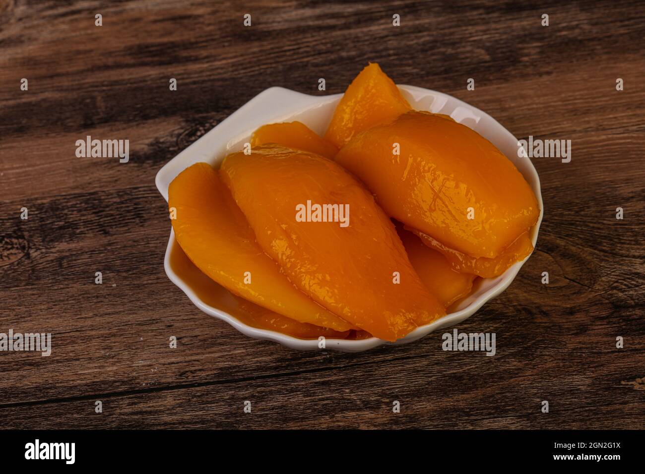 Sweet delicous mango slices in syrop Stock Photo - Alamy