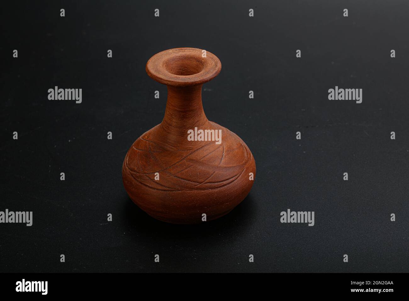 Empty ceramic vase for flovers isolated Stock Photo - Alamy