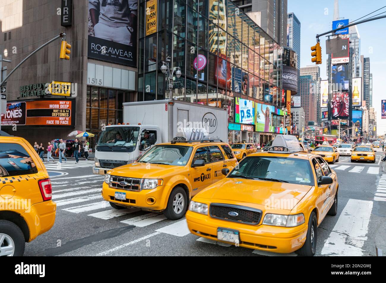 UNITED STATES, NEW YORK, MANHATTAN BOROUGH, TIMES SQUARE, YELLOW TAXI ...