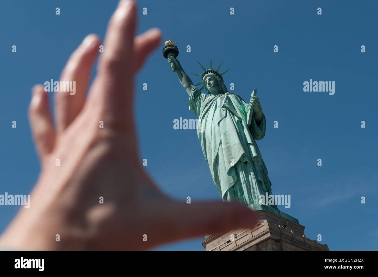 USA, NEW YORK, LIBERTY ISLAND, STATUE OF LIBERTY IN A HAND (ARCHITECT ...