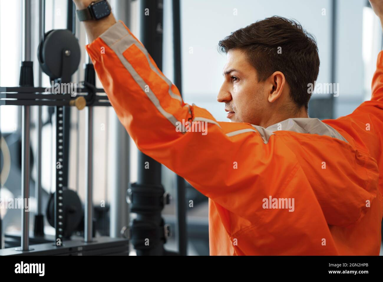 Young man working out training back muscles in the gym Stock Photo - Alamy