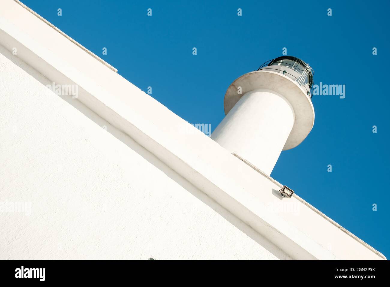 White lighthouse Stock Photo - Alamy