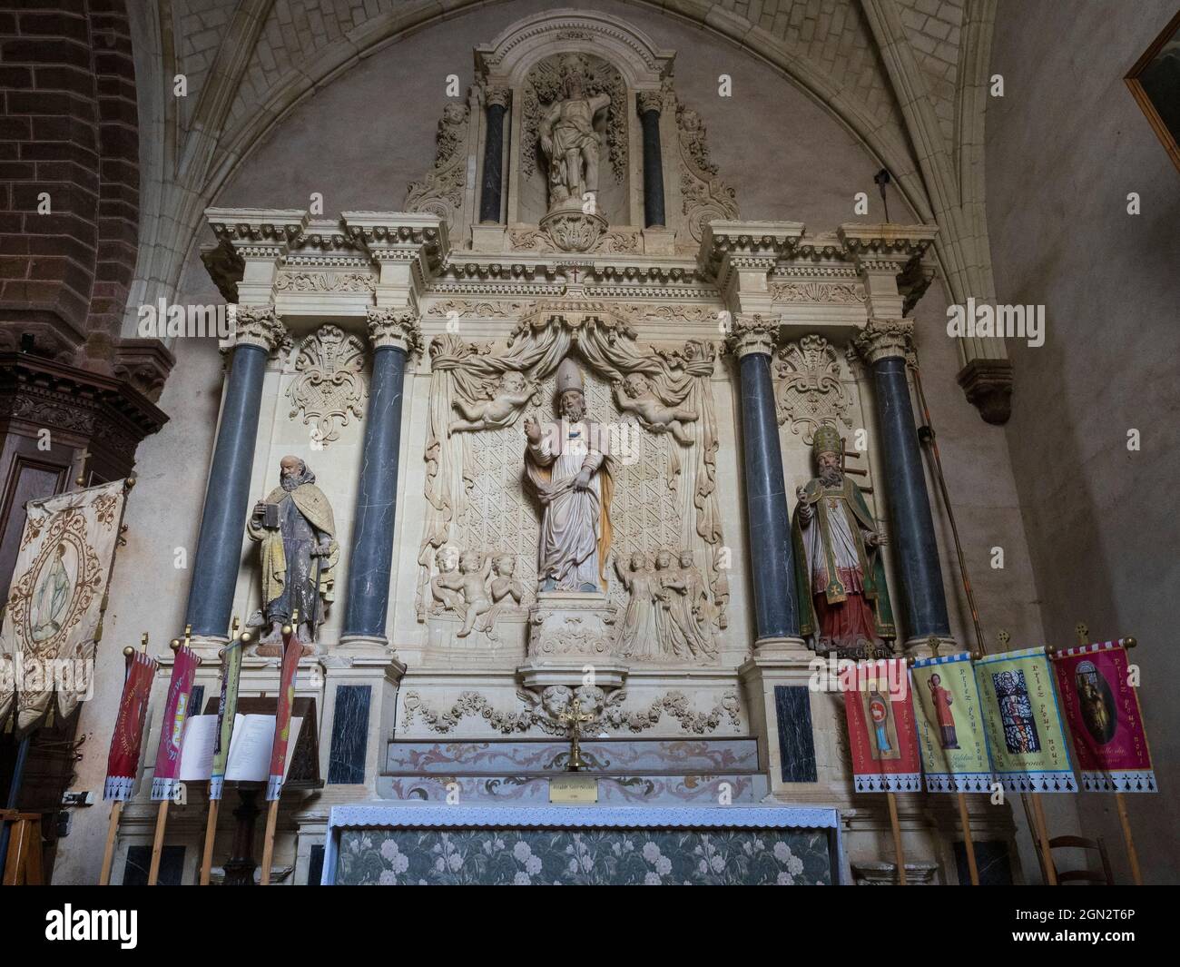 South transept, Altarpiece (1725) dedicated to Saint-Nicolas. Statue ...
