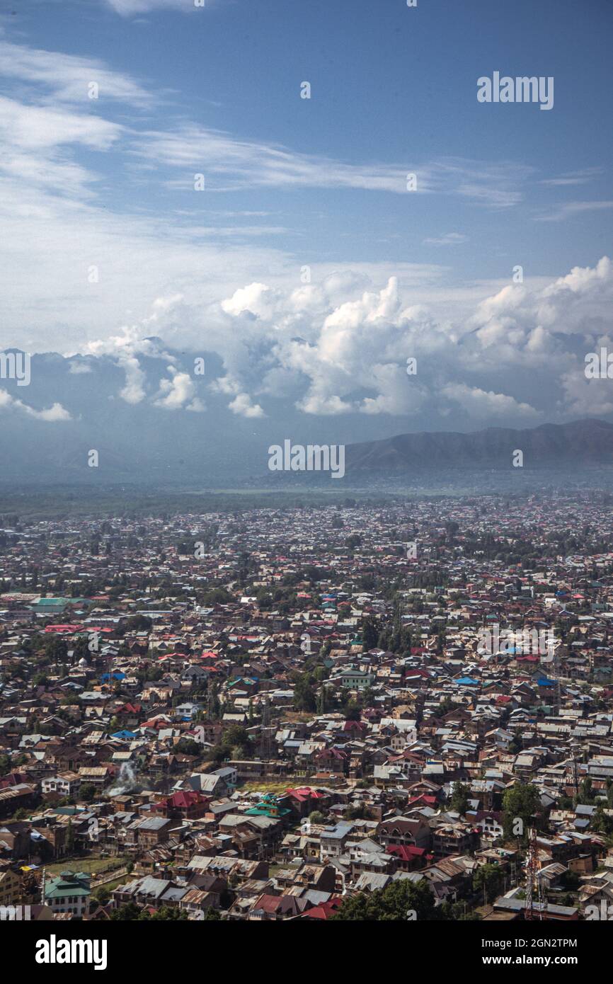 Vertical shot of a beautiful aerial view of Srinagar from Hari Parbat ...