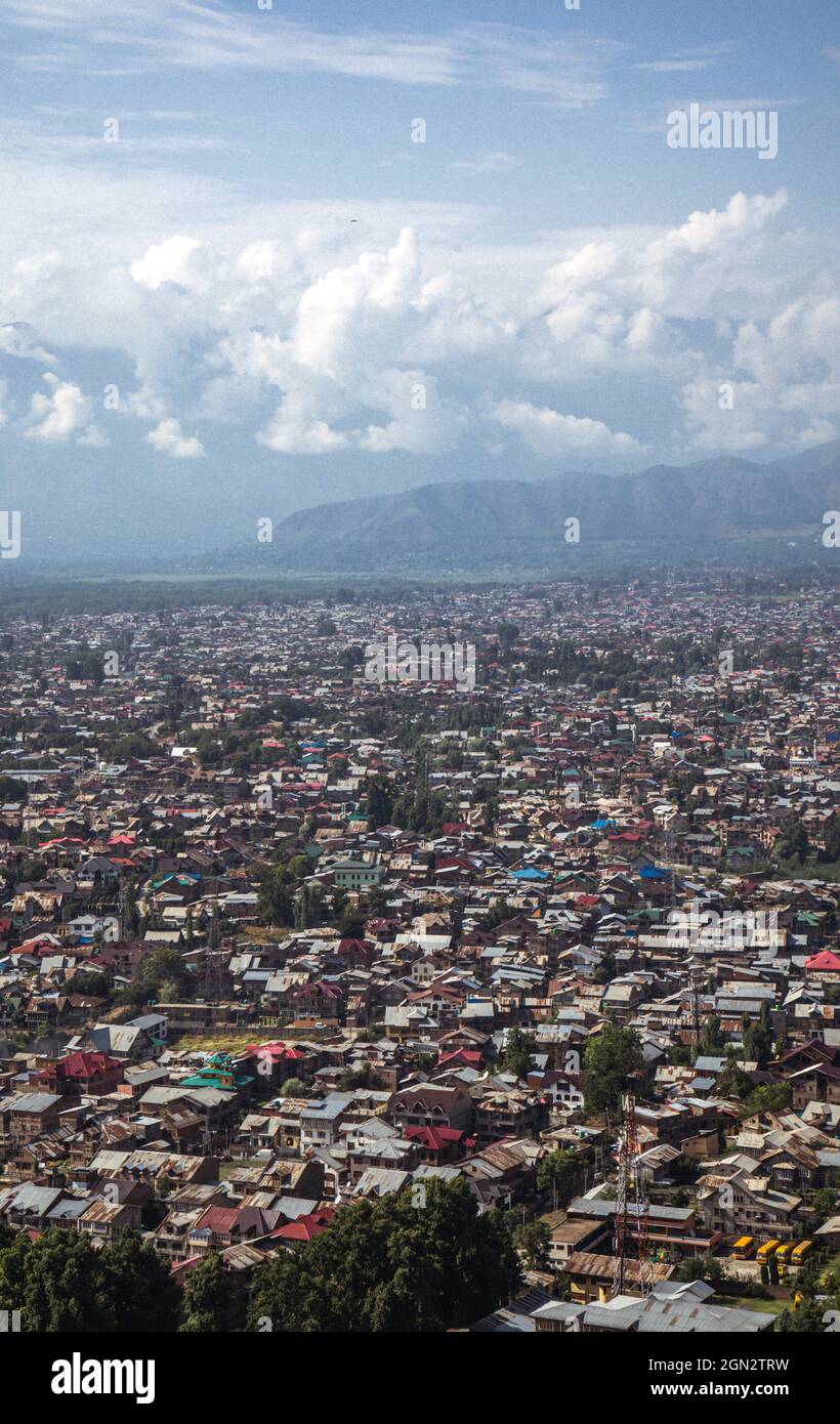 Vertical shot of a beautiful aerial view of Srinagar from Hari Parbat ...