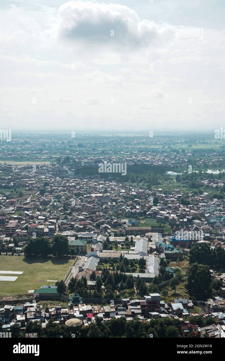 Vertical shot of a beautiful aerial view of Srinagar from Hari Parbat ...