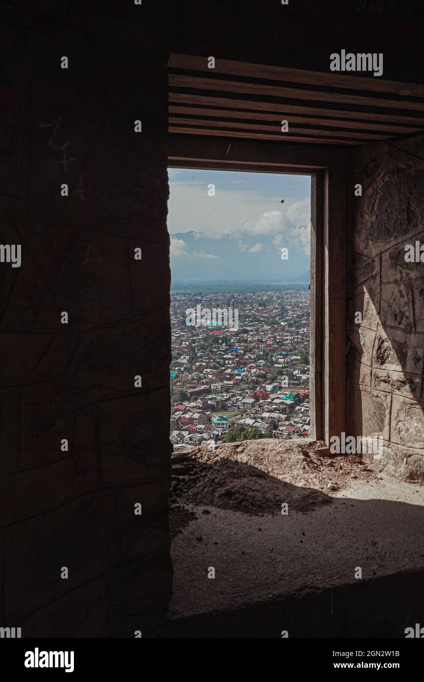 Vertical shot of a beautiful aerial view of Srinagar from Hari Parbat ...