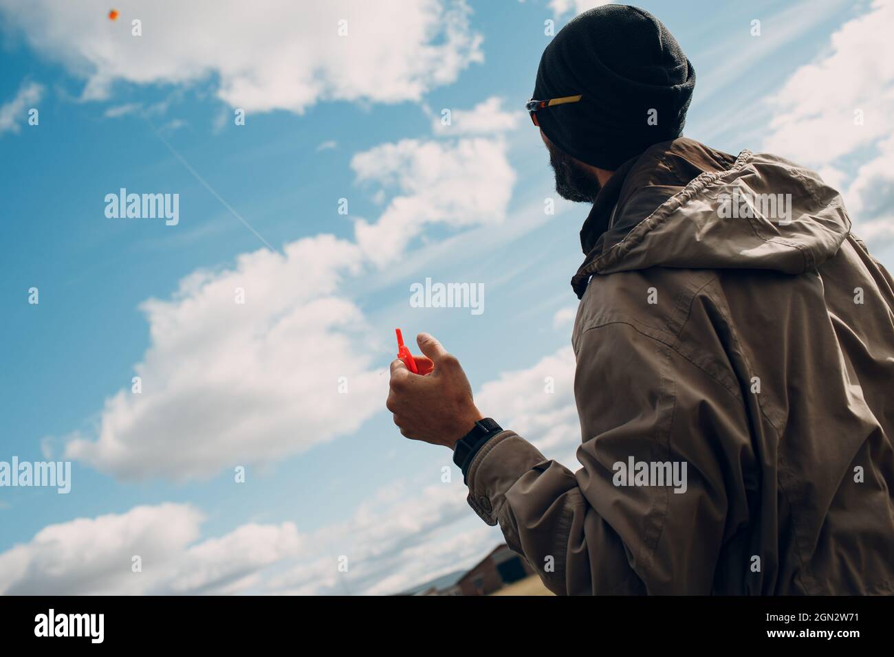 Young family flying kite hi-res stock photography and images - Alamy