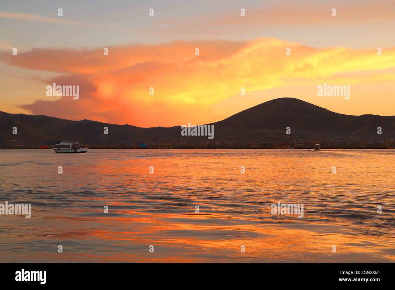 Beautiful Sunset Afterglow Reflecting on Lake Titicaca, the World's ...