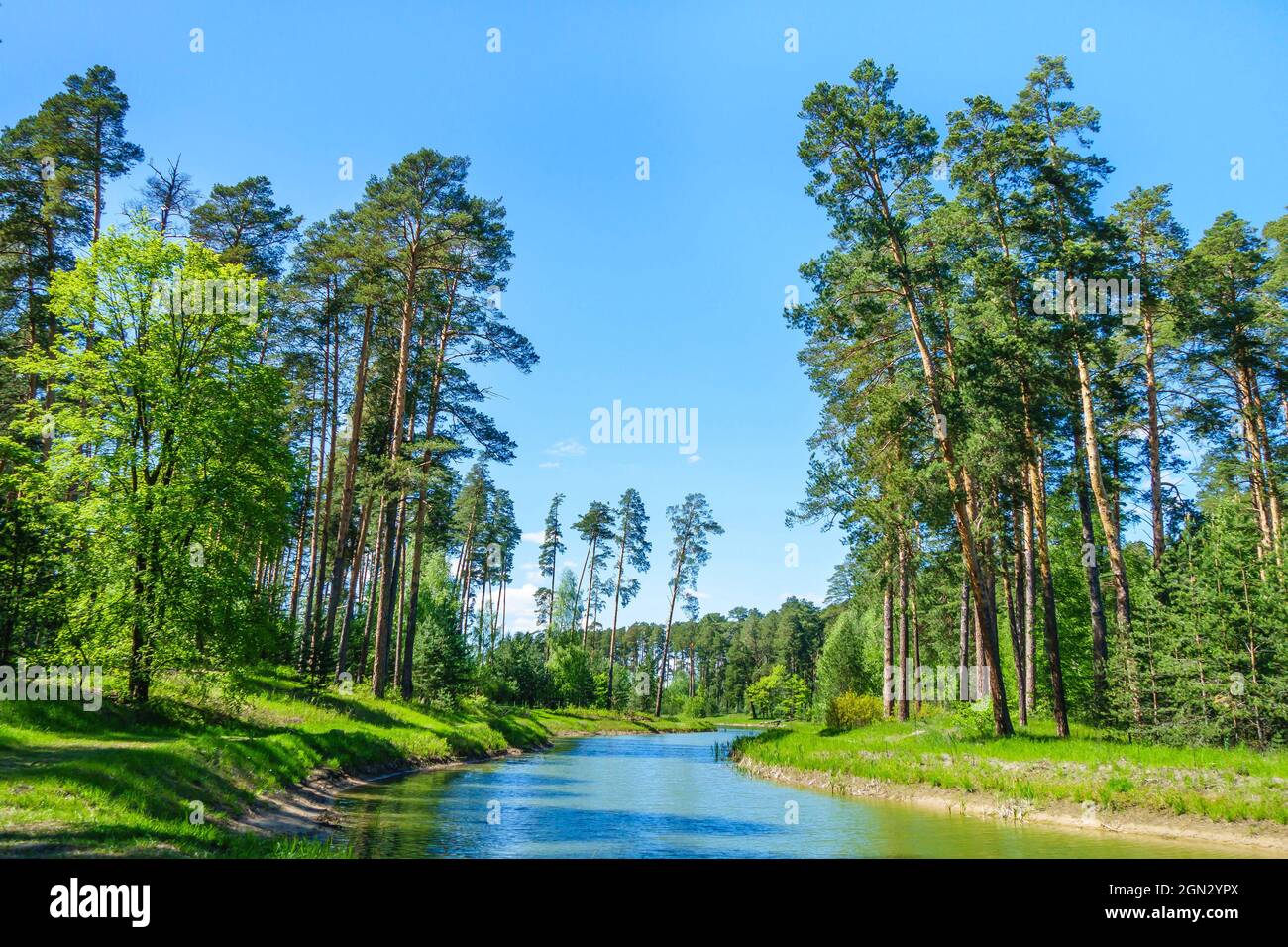 Sides of river hi-res stock photography and images - Alamy