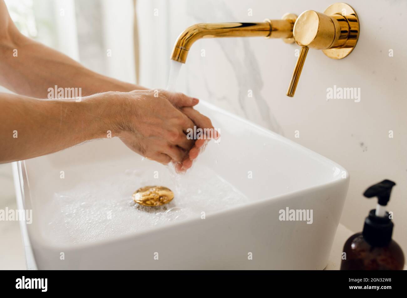 Crowded areas hi-res stock photography and images - Alamy
