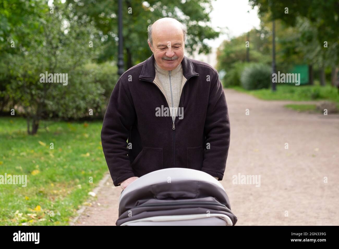 Man pushing child in buggy hi-res stock photography and images - Alamy