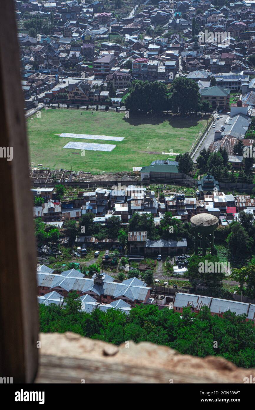 Vertical shot of a beautiful aerial view of Srinagar from Hari Parbat ...