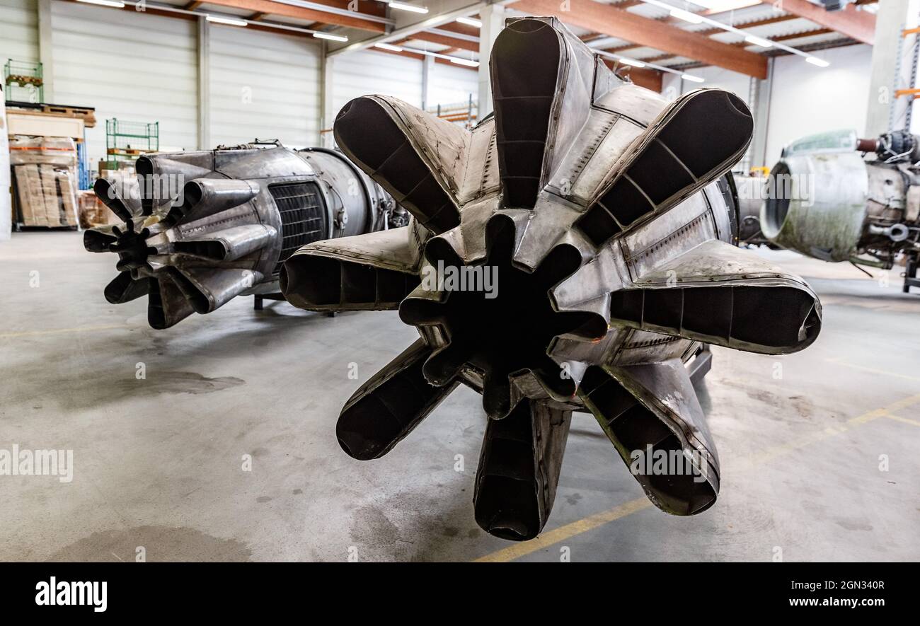 Hamburg, Germany. 22nd Sep, 2021. Turbines of two Boeing 707s lie in a ...