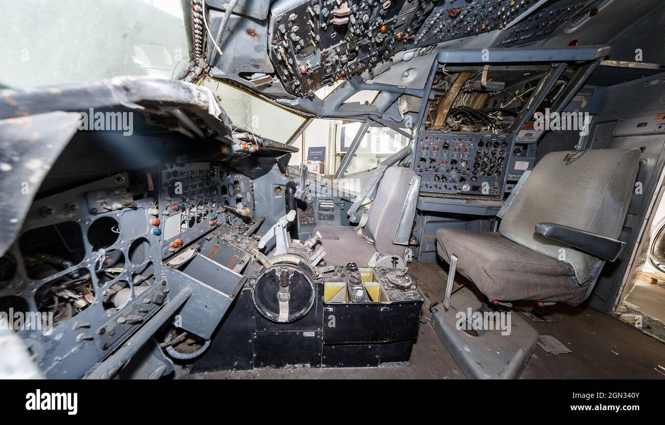 Hamburg, Germany. 22nd Sep, 2021. The cockpit of a Boeing 707 stands in ...