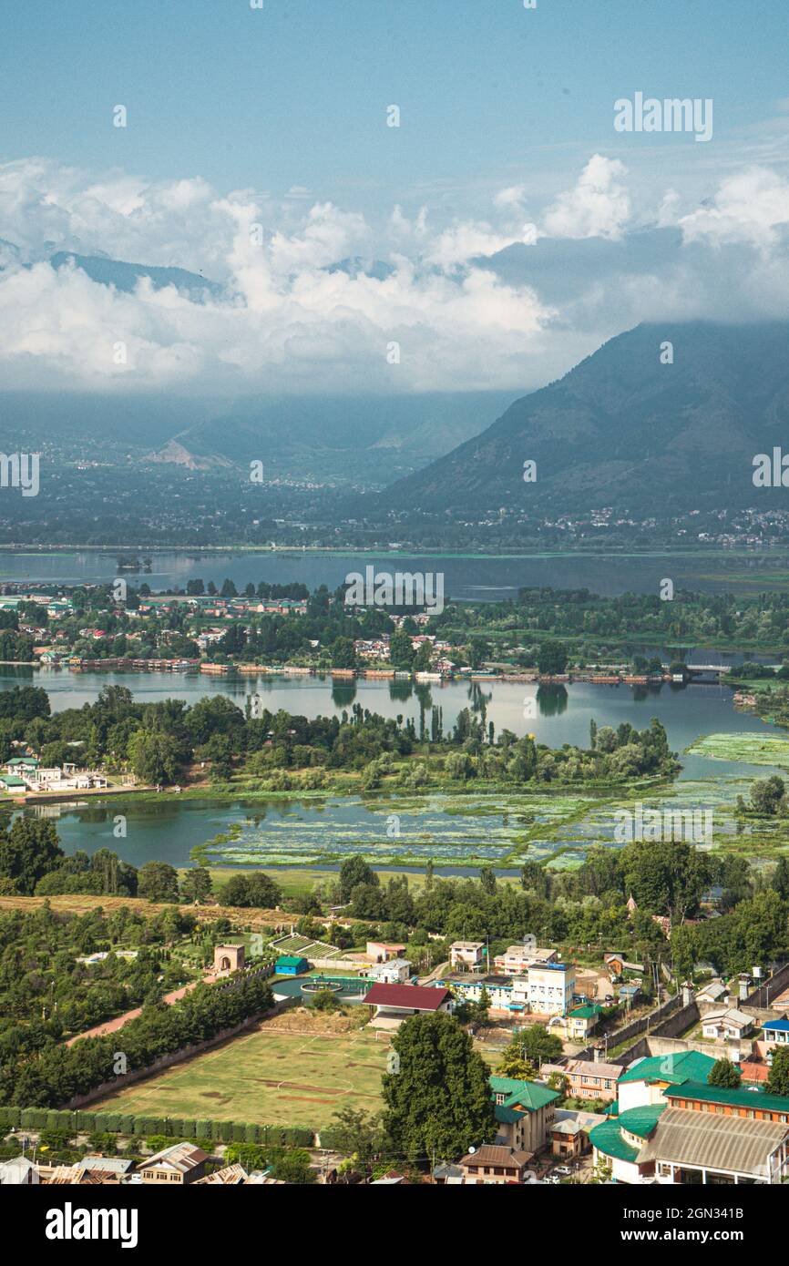 Vertical shot of a beautiful aerial view of Srinagar from Hari Parbat ...