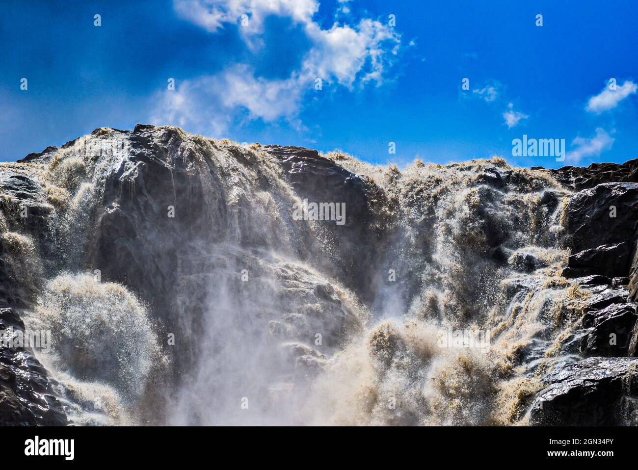 Kuntala waterfalls hi-res stock photography and images - Alamy
