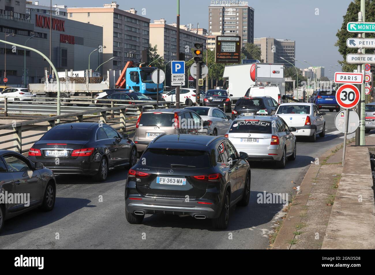 30 speed limite hi-res stock photography and images - Alamy