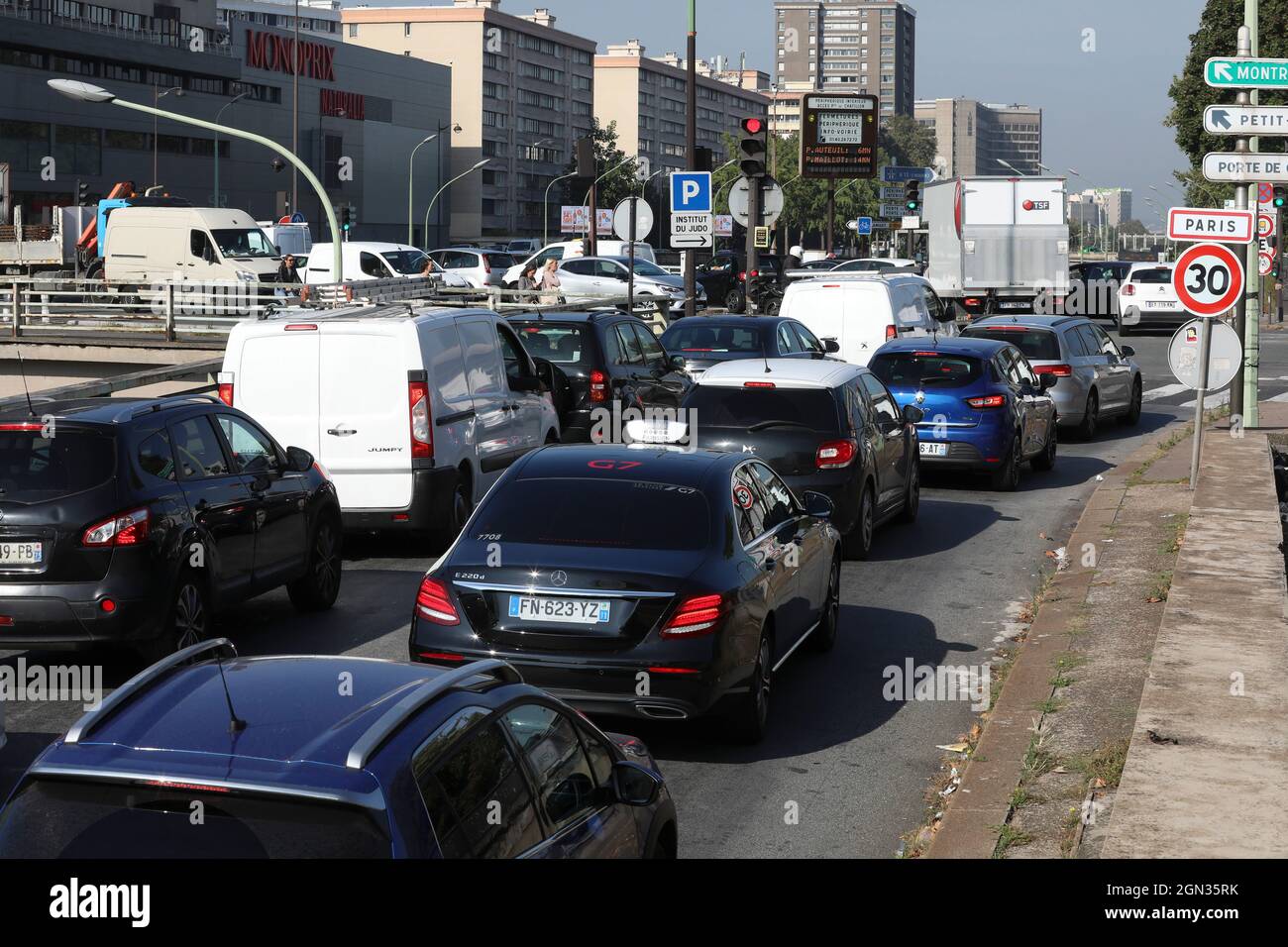 30 speed limite hi-res stock photography and images - Alamy