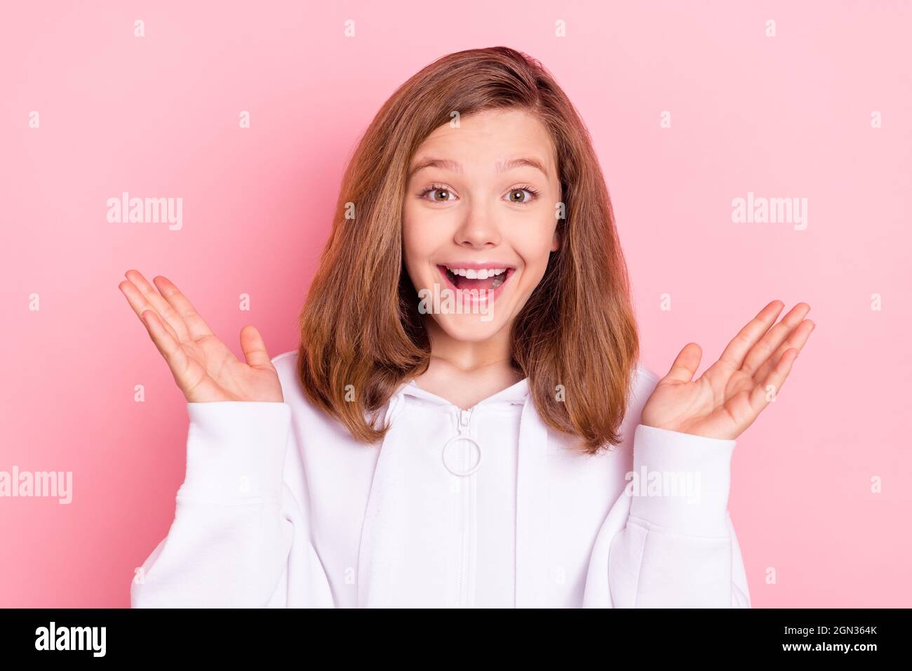 Portrait of attractive cheerful girl clapping palms applauding isolated ...
