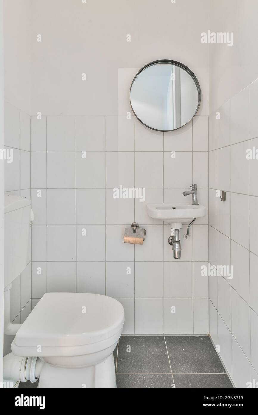 Toilet shaped house hi-res stock photography and images - Alamy