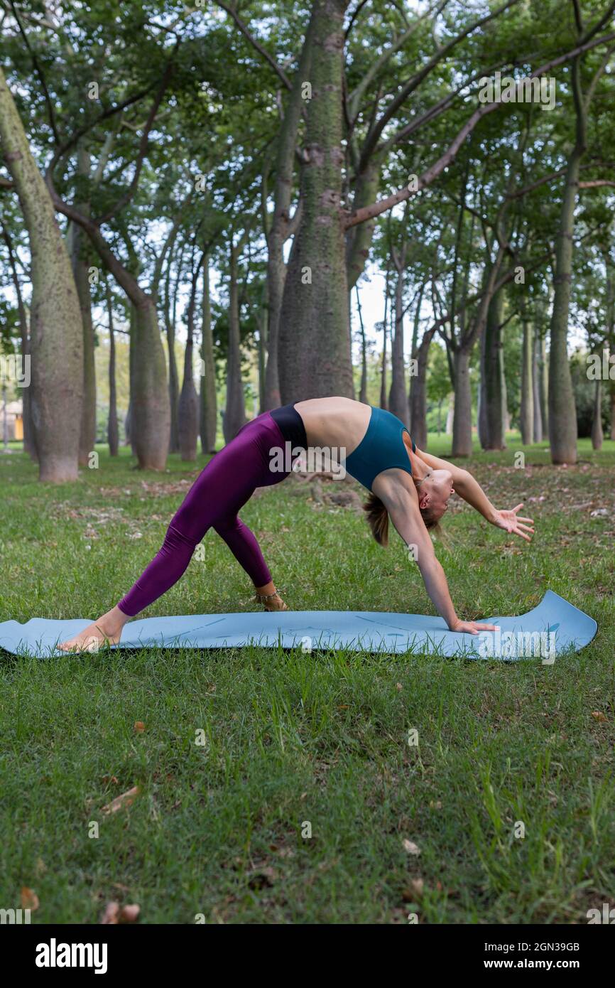 Chamatkarasana hi-res stock photography and images - Alamy